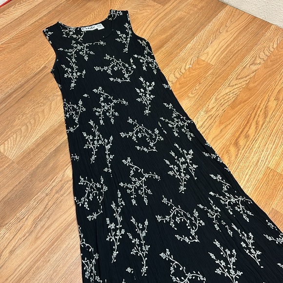 Caite | Dresses | Vintage Catie Elegant Black And White Floral Crinkle ...